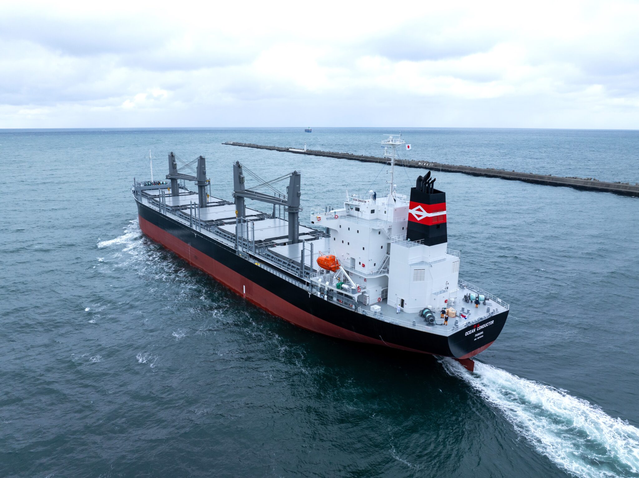 Sno.708 40,000DWT型バルクキャリア「OCEAN CONDUCTOR」の命名引渡式を執り行いました。 | 北日本造船株式会社